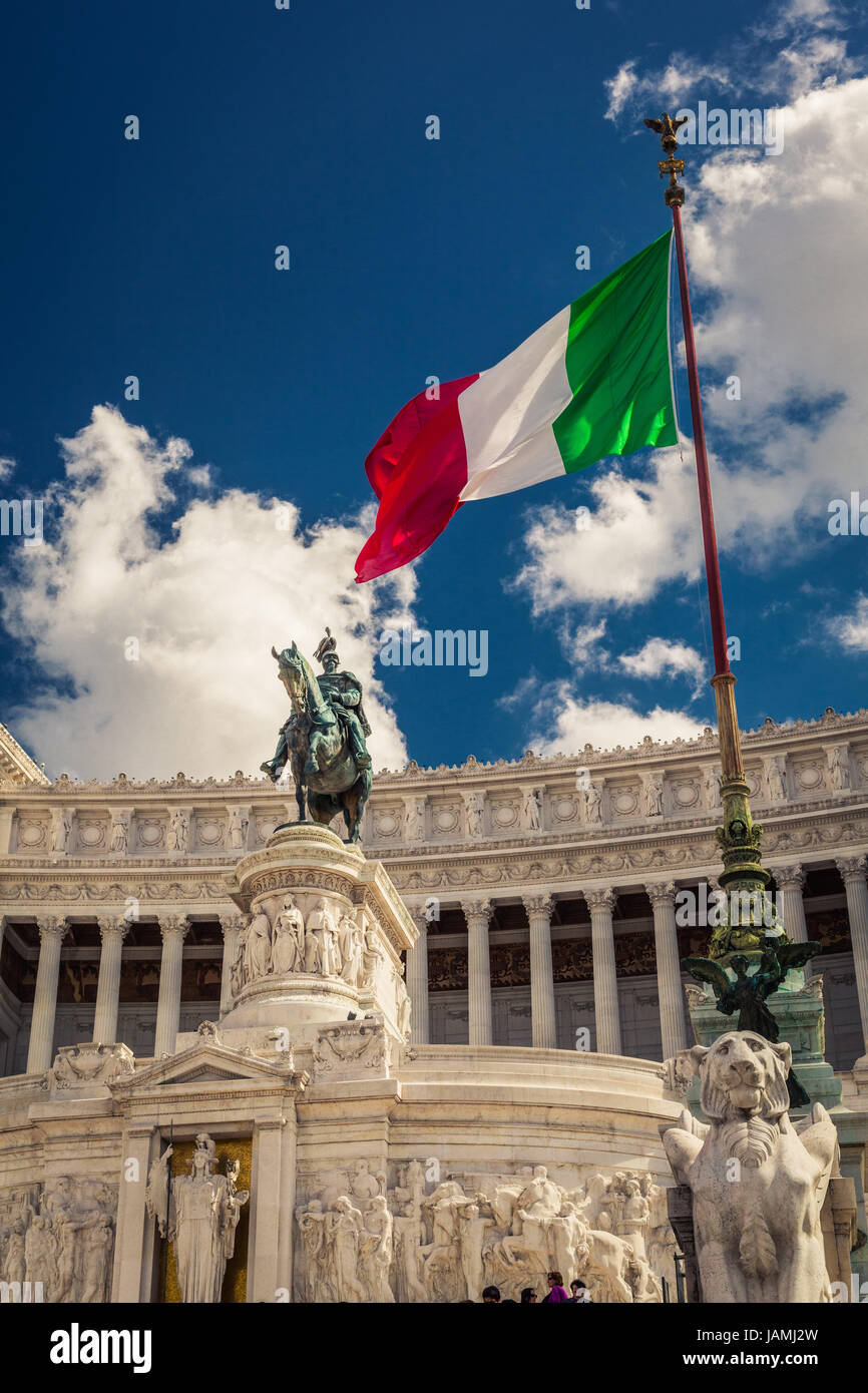 Italian flag on the background of the Sculpture Stock Photo - Alamy