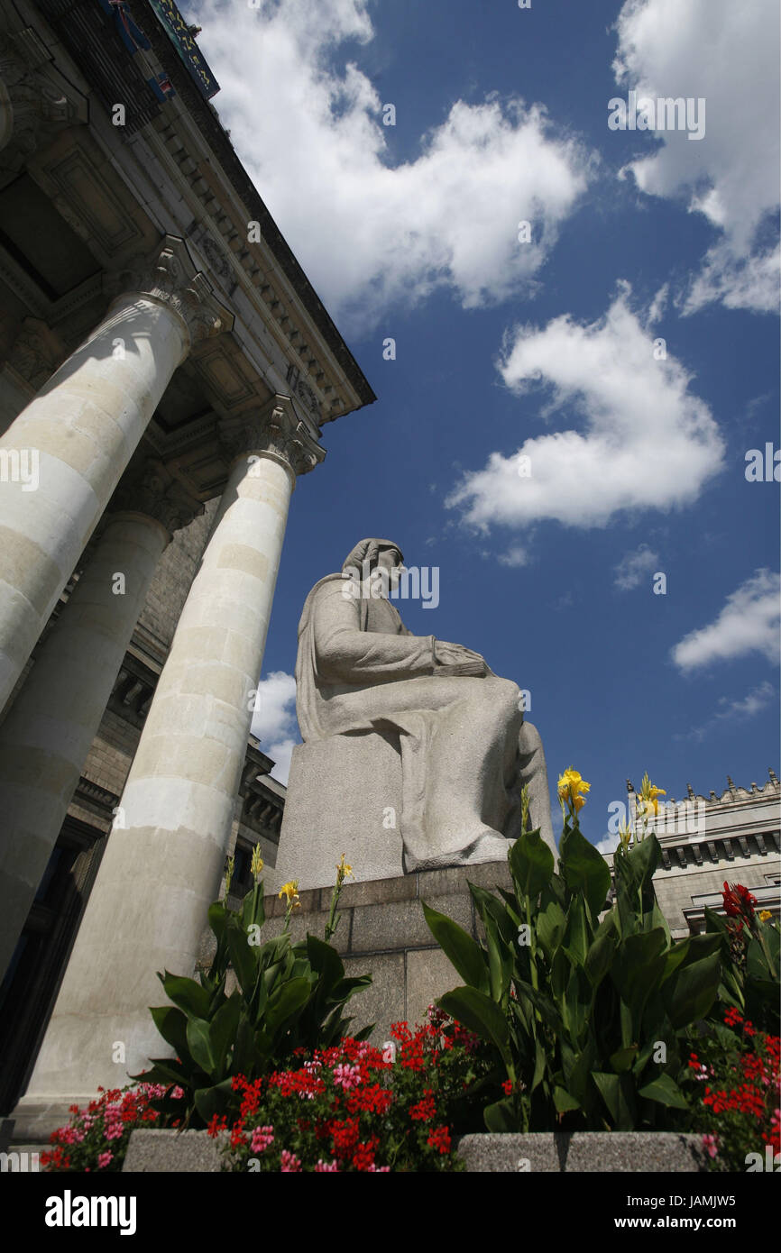 Centre pillars hi-res stock photography and images - Alamy