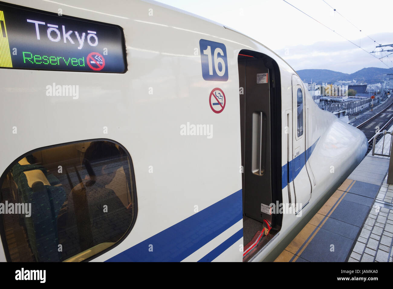 Shinkansen hi-res stock photography and images - Alamy