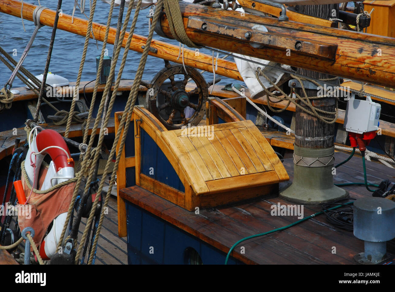 Deck planks hi-res stock photography and images - Alamy