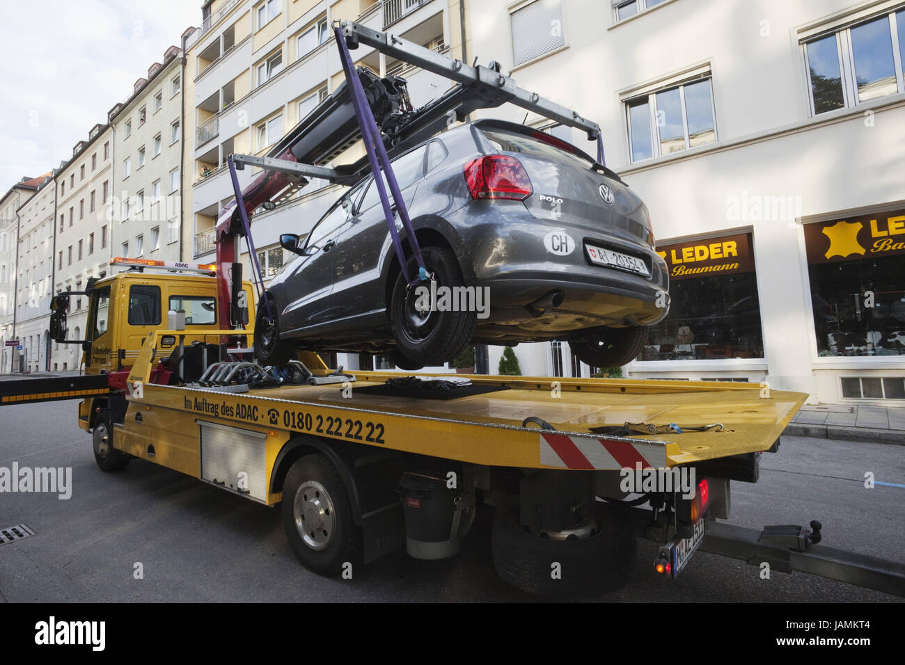 Car parking lift hi-res stock photography and images - Alamy