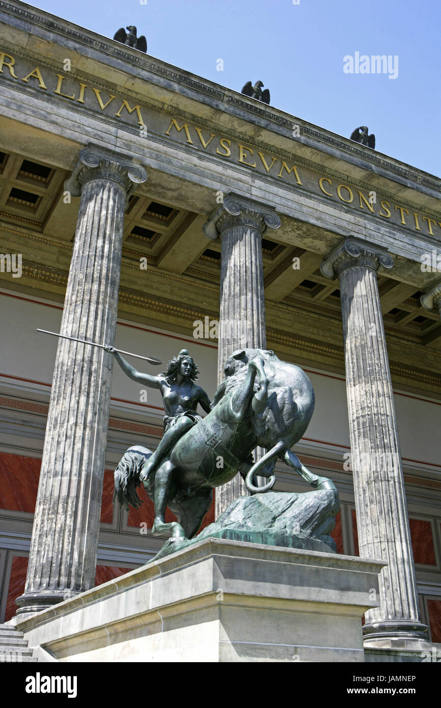 Amazon statue hi-res stock photography and images - Alamy