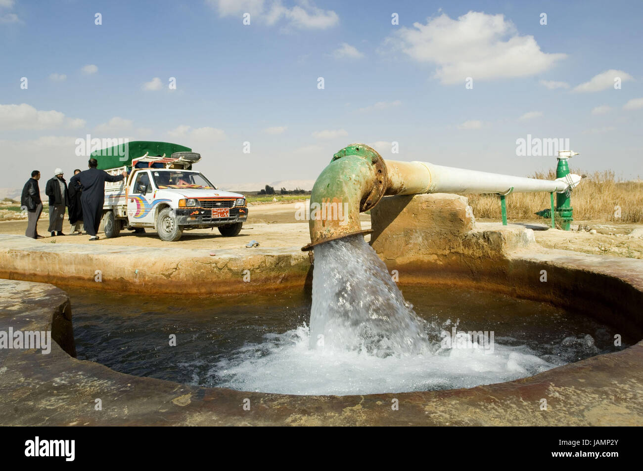 Egypt,Libyan desert,white desert,Farafra oasis,Bir Seta,well,car,men ...