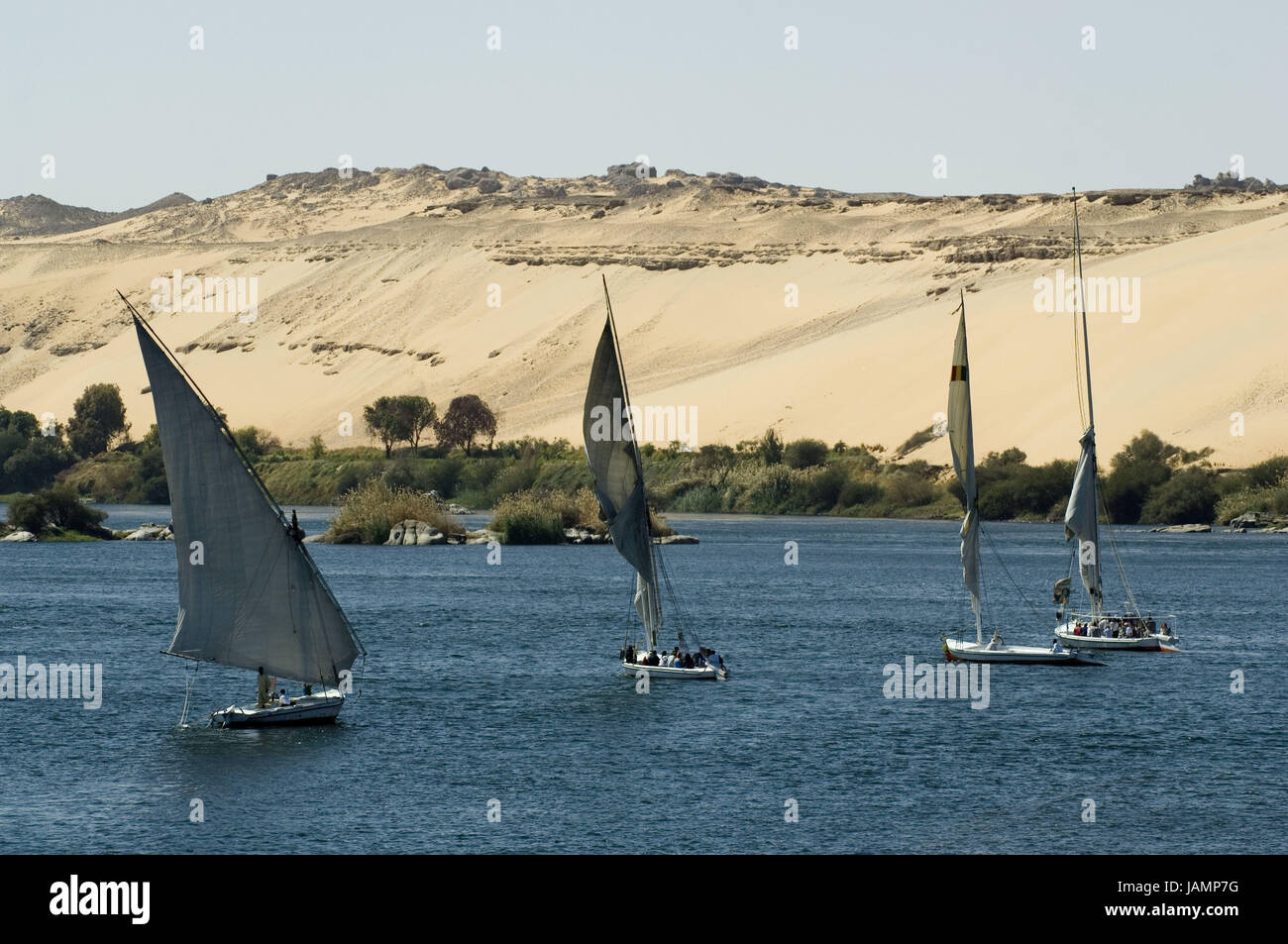 Aswan wild desert hi-res stock photography and images - Alamy