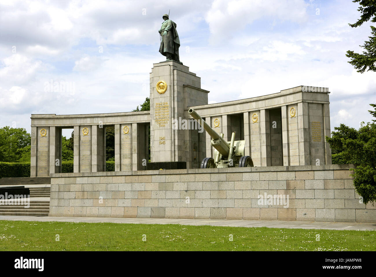 Soviet monument hi-res stock photography and images - Alamy