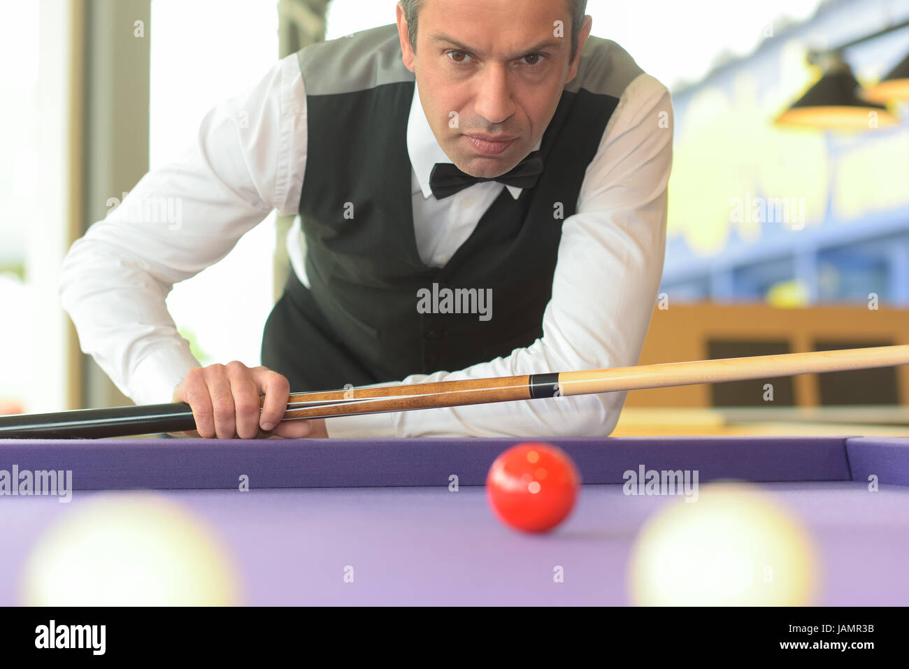 man playing pool Stock Photo - Alamy