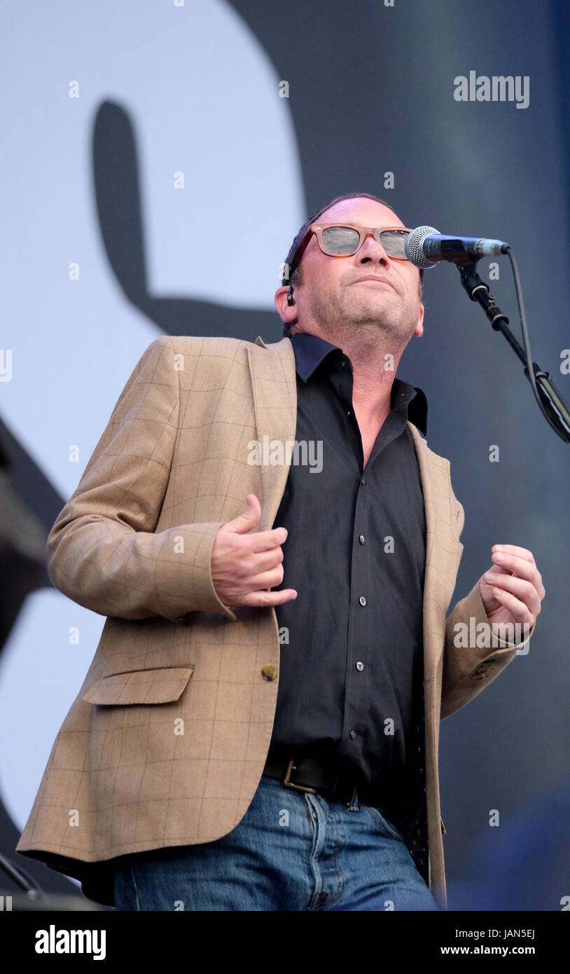 Simon Fowler with Ocean Colour Scene OCS at the Isle of Wight Festival ...