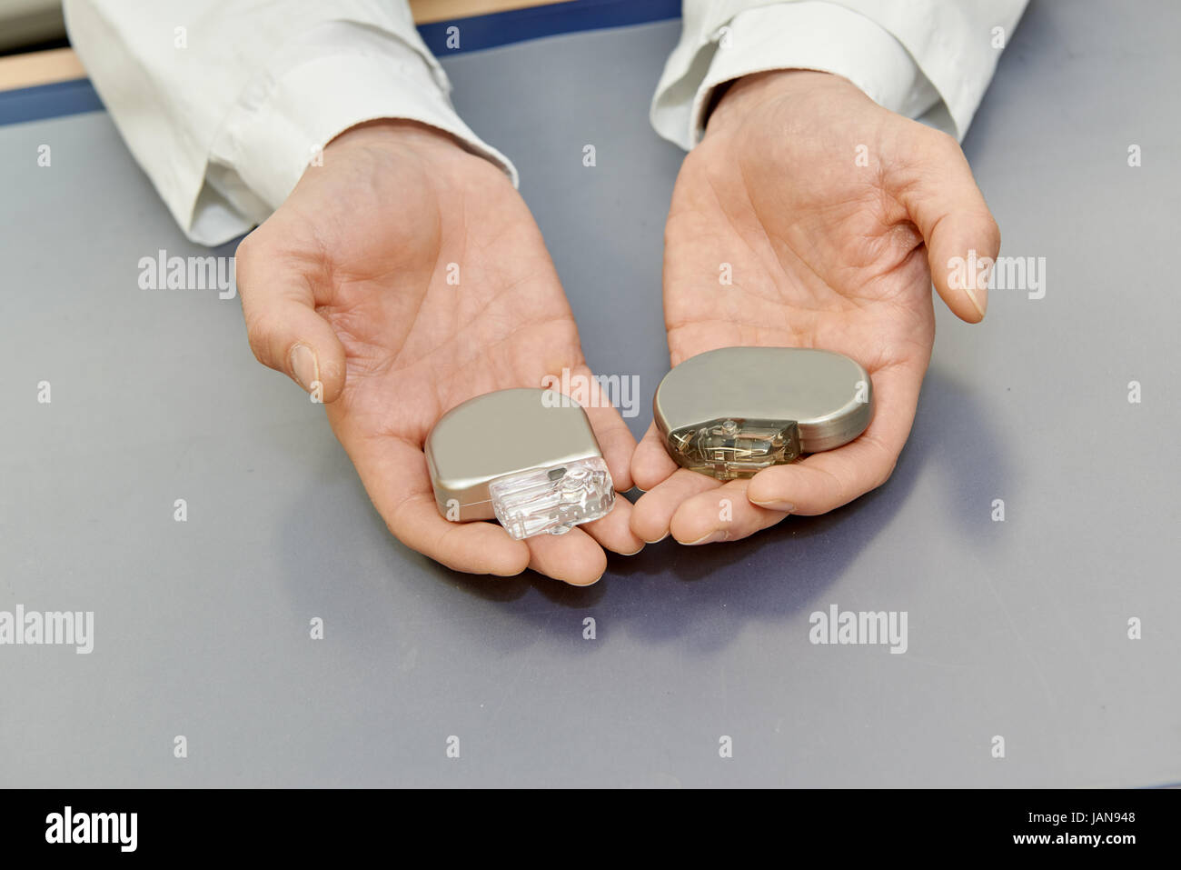 Herzschrittmacher operation hi-res stock photography and images - Alamy