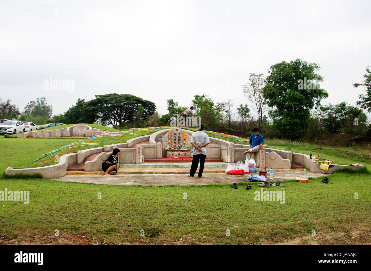Joss paper funeral hi-res stock photography and images - Alamy