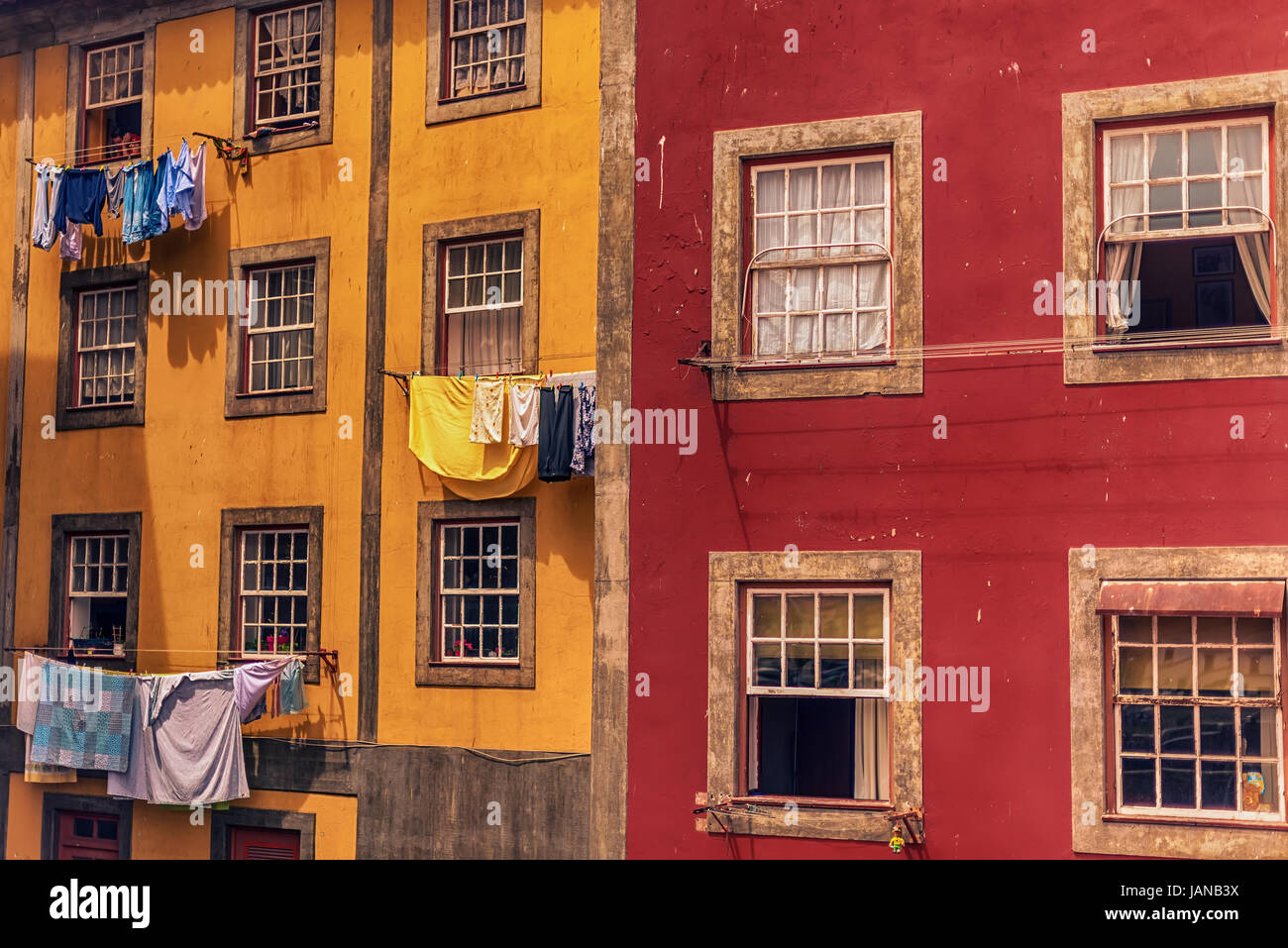 Old building portugal hi-res stock photography and images - Alamy