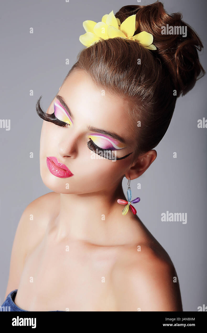 Phantasy. Spectacular Fashionable Woman with Dramatic Stage Makeup ...