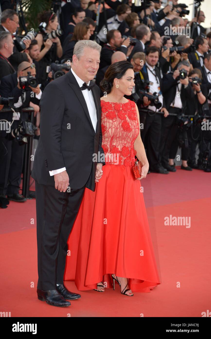 Al Gore and Elizabeth Keadle Arriving on the red carpet for the film ...