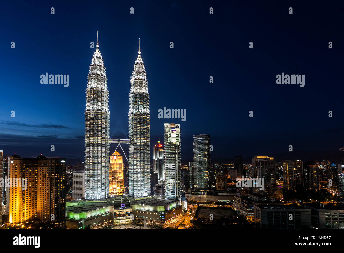 Petronas building hi-res stock photography and images - Alamy
