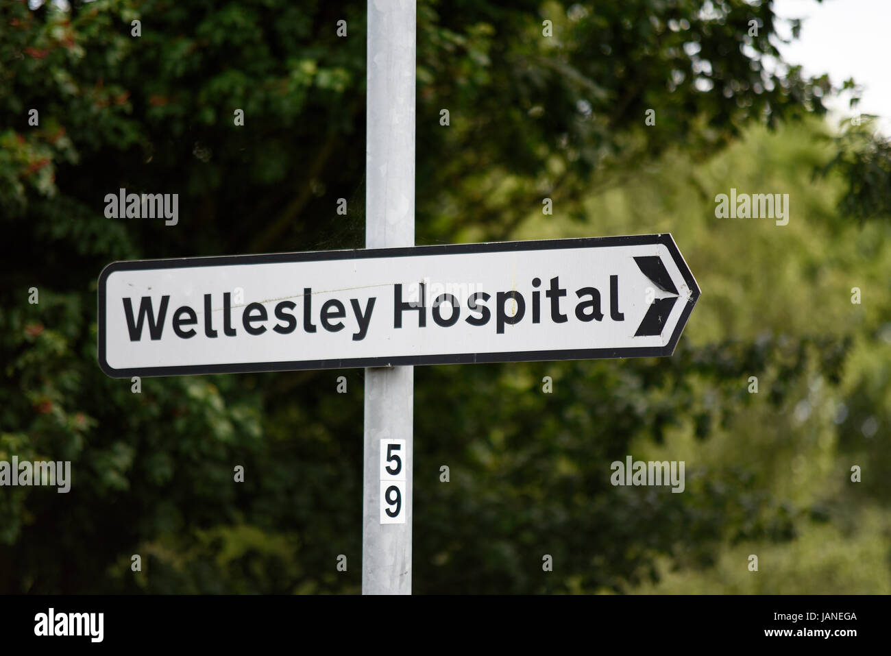 Hospital signpost hi-res stock photography and images - Alamy
