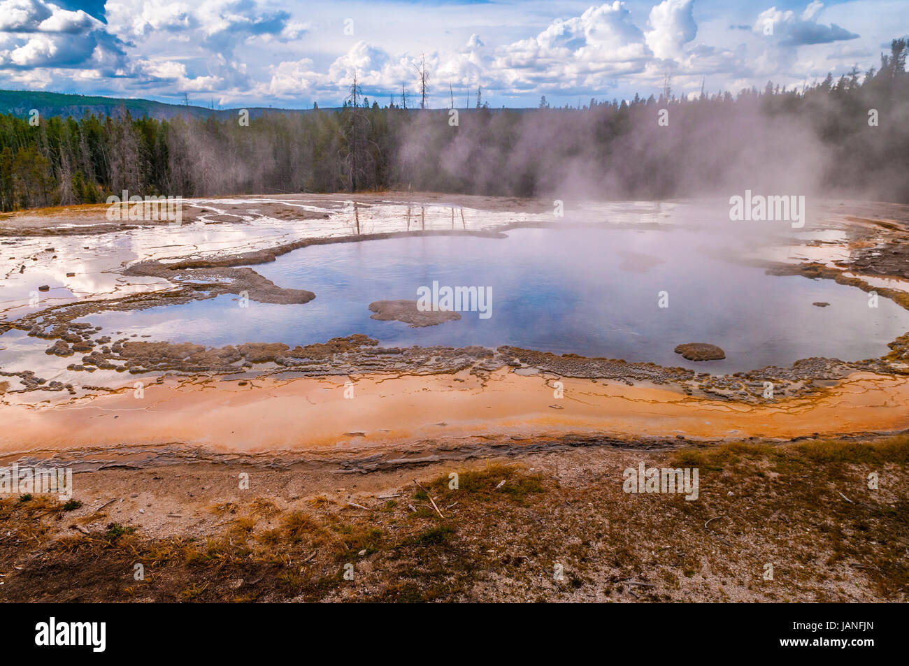 Solitary Geyser - small thermal Geyser located near Old Faithful ...
