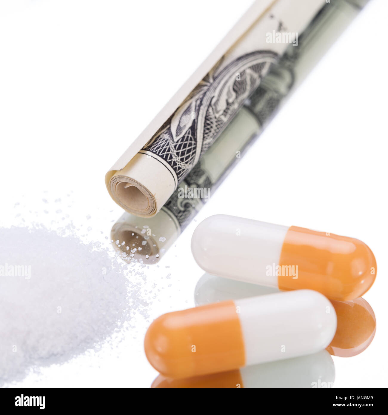 drogen tabletten kokain pillen rauschmittel auf dem tisch nahaufnahme ...