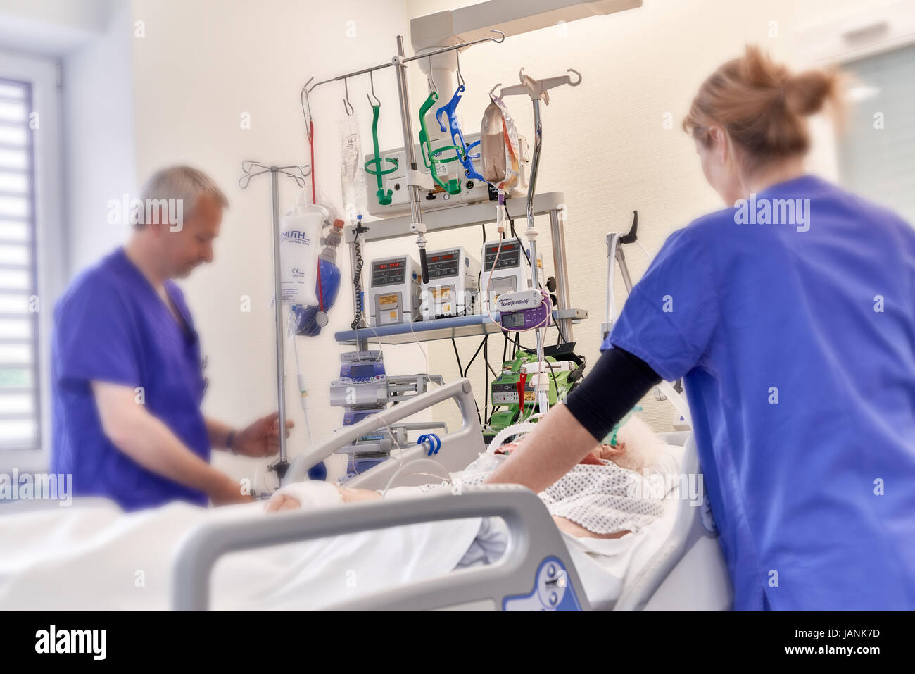 Intensive care unit hi-res stock photography and images - Alamy