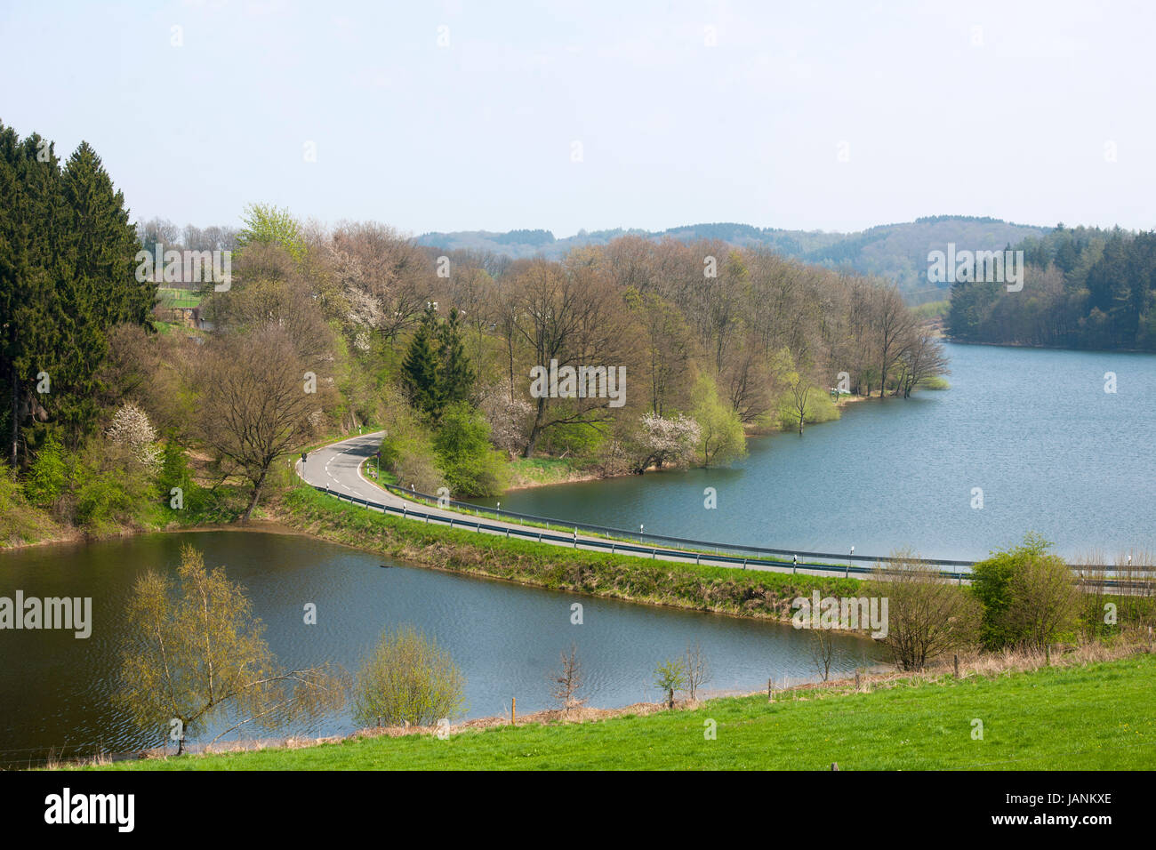 Deutschland, Oberbergischer Kreis, Hückeswagen, Bevertalsperre Stock ...