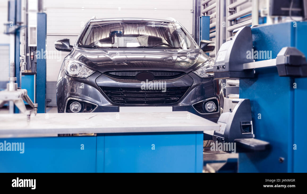 Auto mechanics center hi-res stock photography and images - Alamy