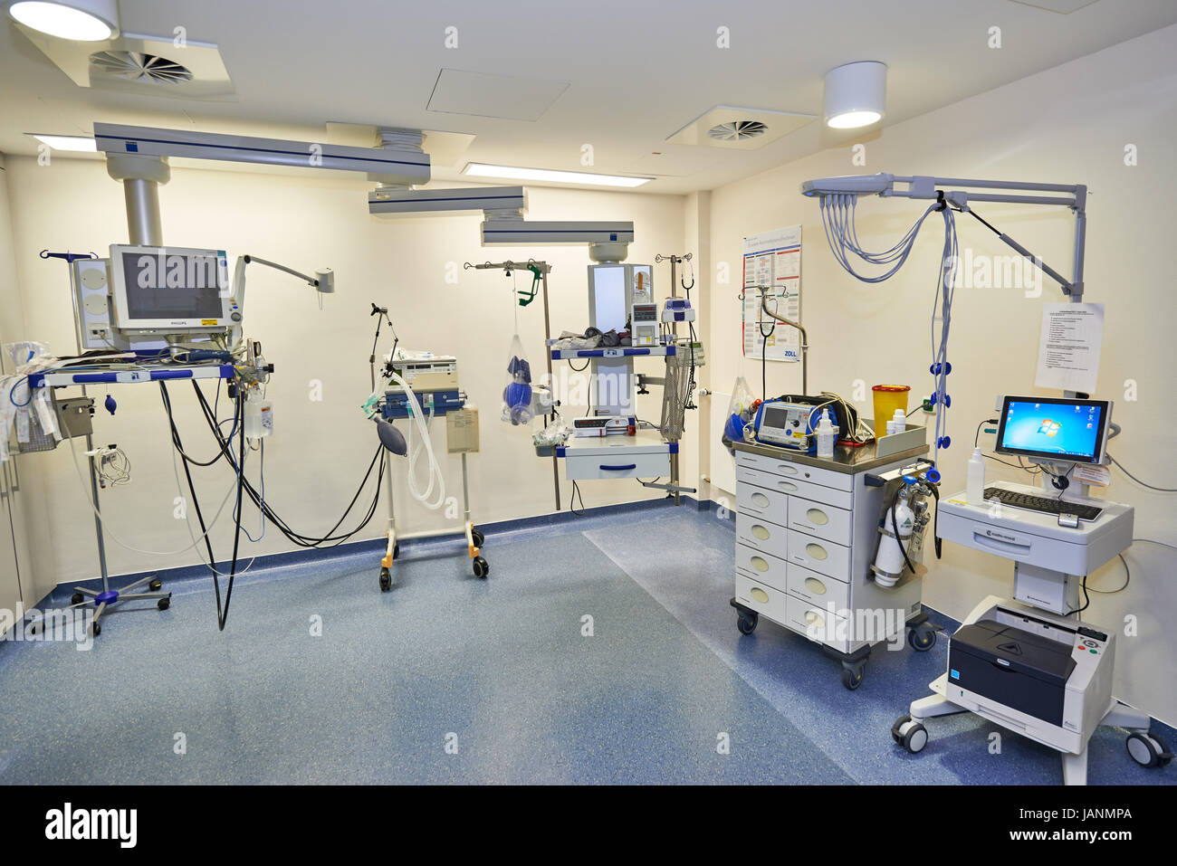 Empty control room hi-res stock photography and images - Alamy