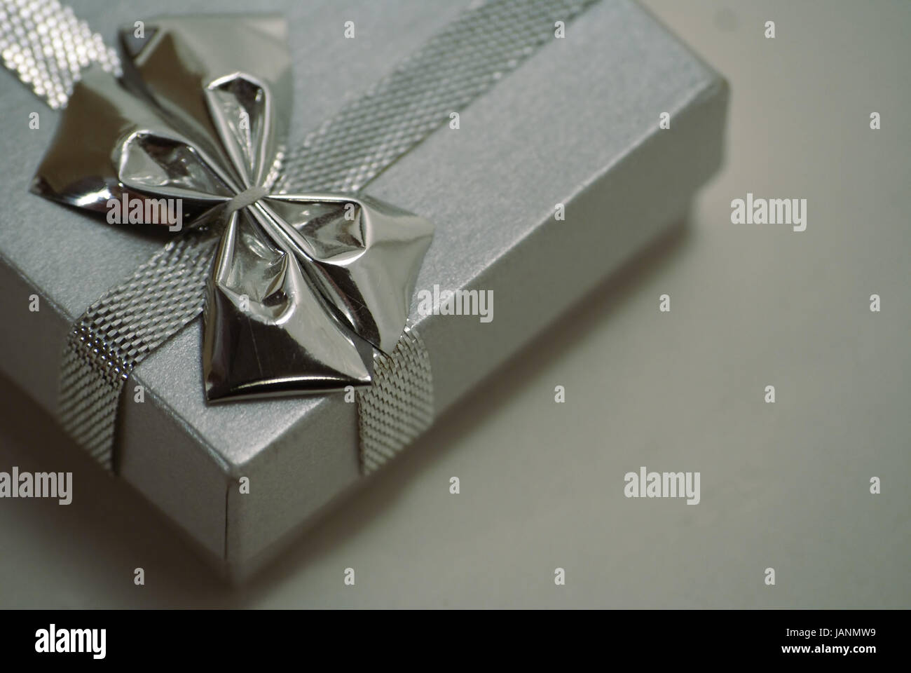 silver gift box with shiny silver bow Stock Photo - Alamy
