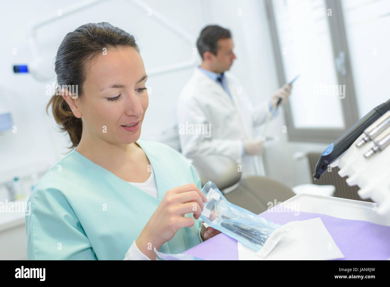 nurse preparing an injection syringe Stock Photo - Alamy