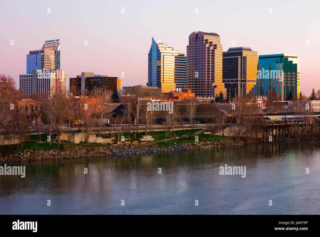 Sacramento skyline at sunset Stock Photo - Alamy