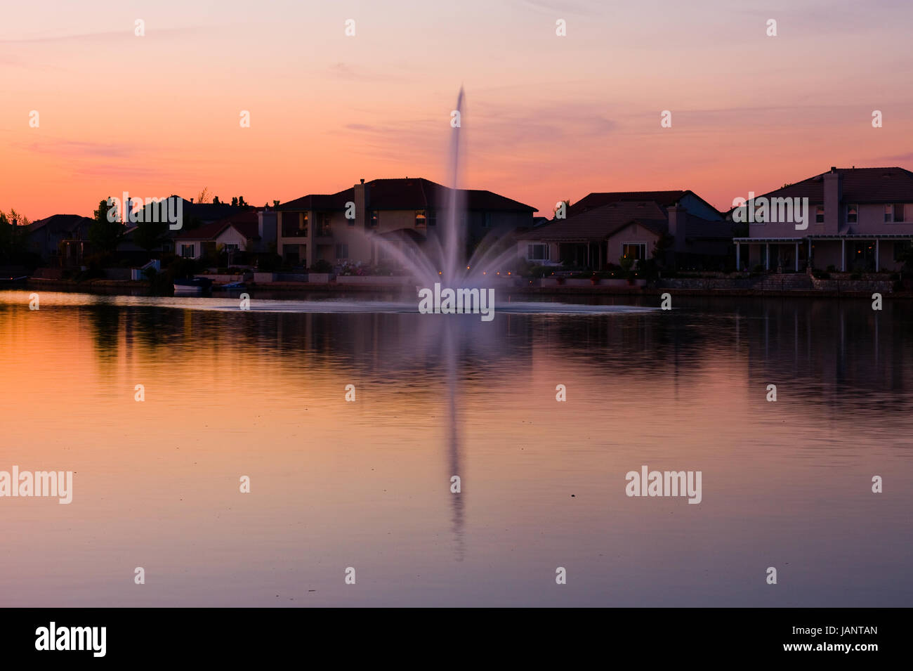 Man made lake hi-res stock photography and images - Alamy