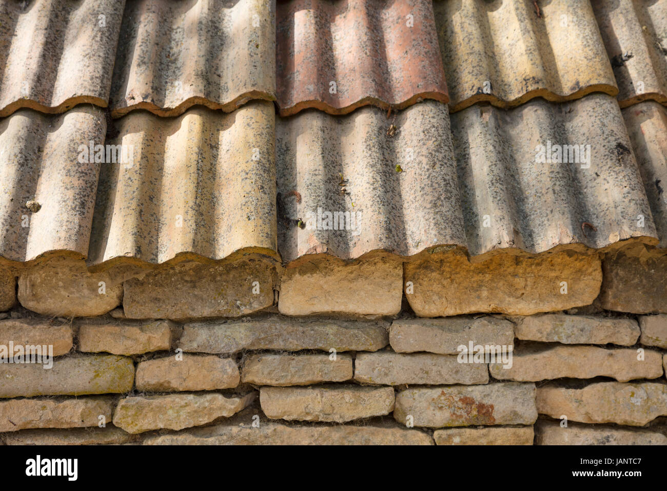 Clay slate roof on a traditional stone wall Stock Photo - Alamy