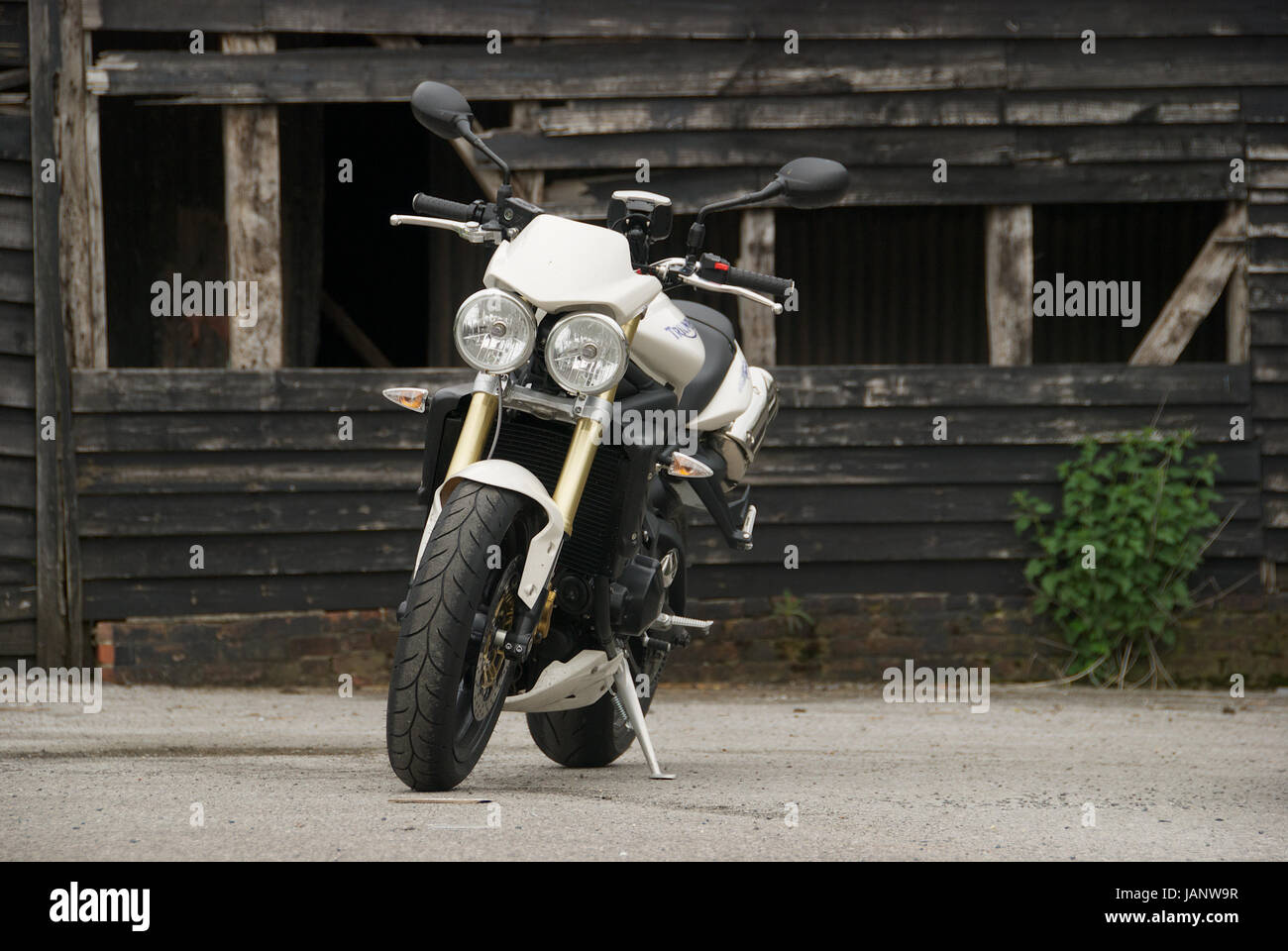 Triumph 675 motorcycle hi-res stock photography and images - Alamy