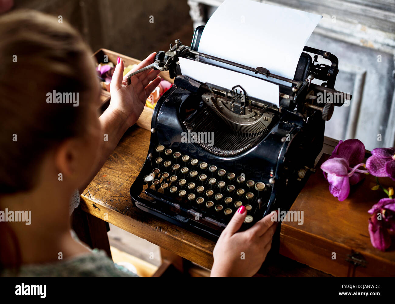 Woman journalist typewriter hi-res stock photography and images - Alamy