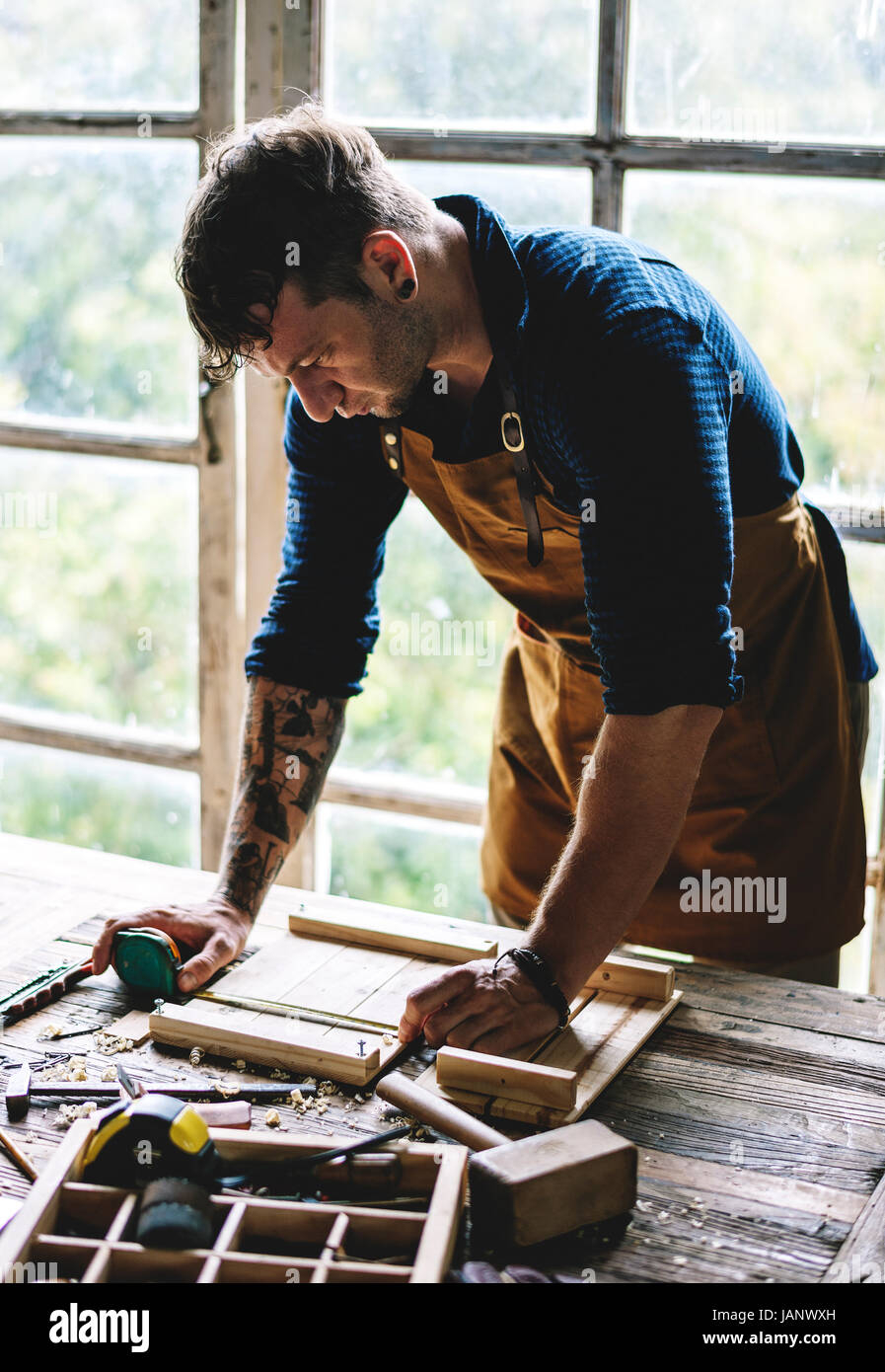 Man working with tools hi-res stock photography and images - Alamy