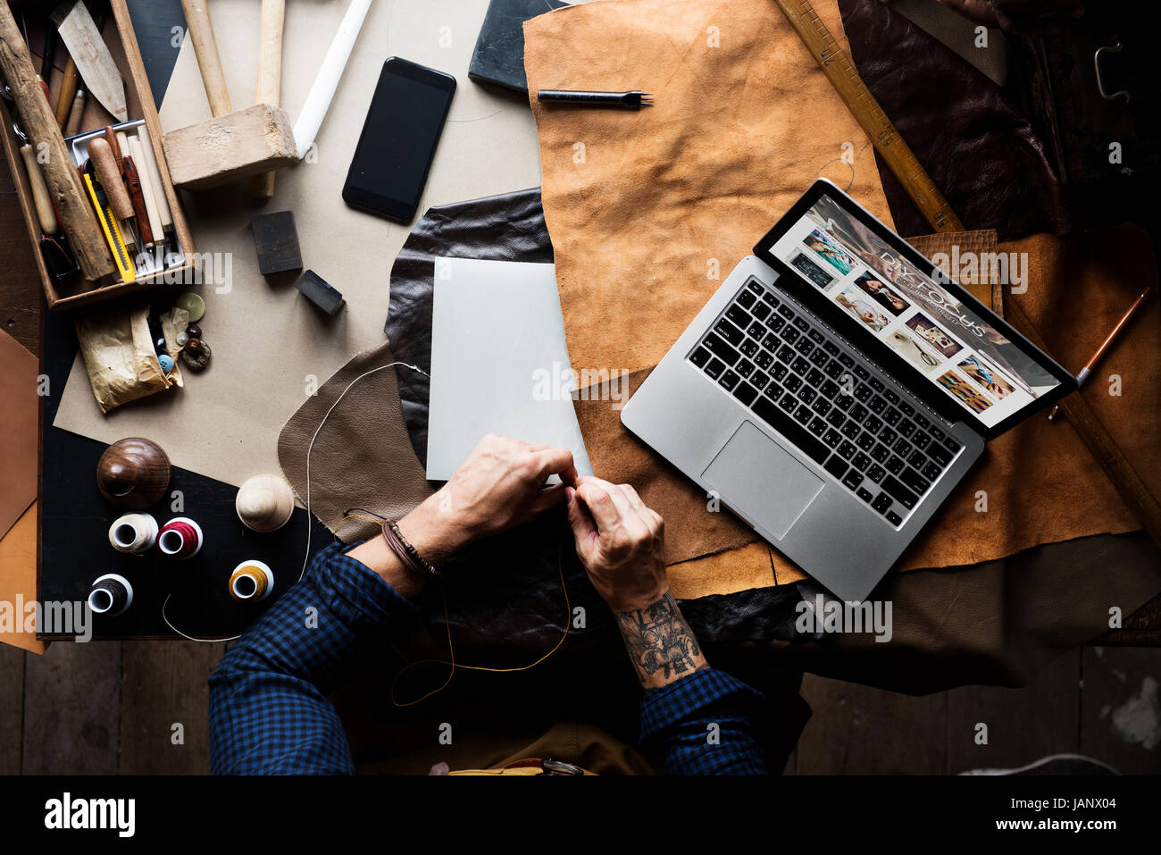 Closeup of craftsman working with leather handicraft Stock Photo - Alamy