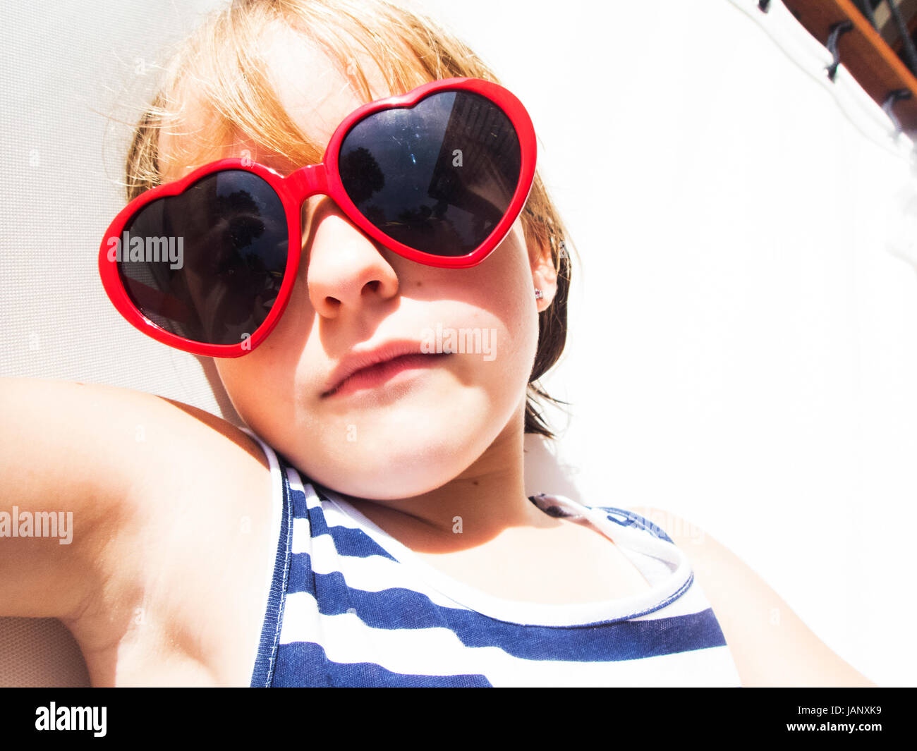 Girl sunbathing hi-res stock photography and images - Alamy
