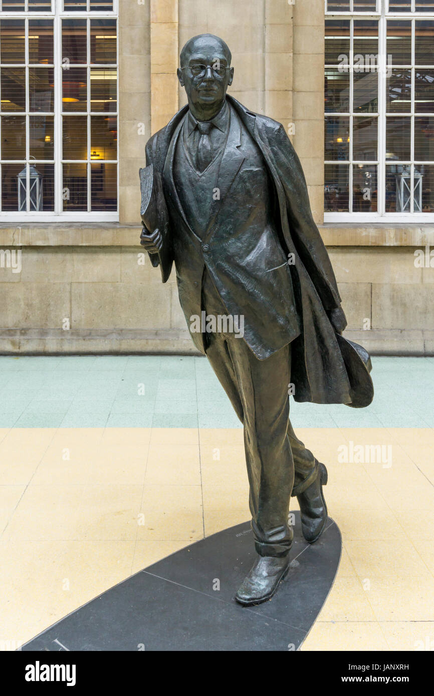 Statue of philip larkin hi-res stock photography and images - Alamy