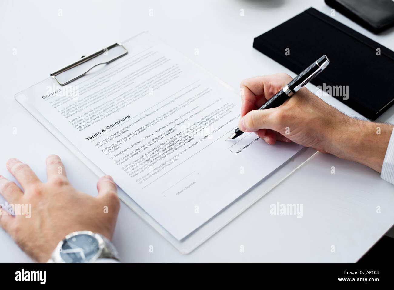 Signing paper hi-res stock photography and images - Alamy