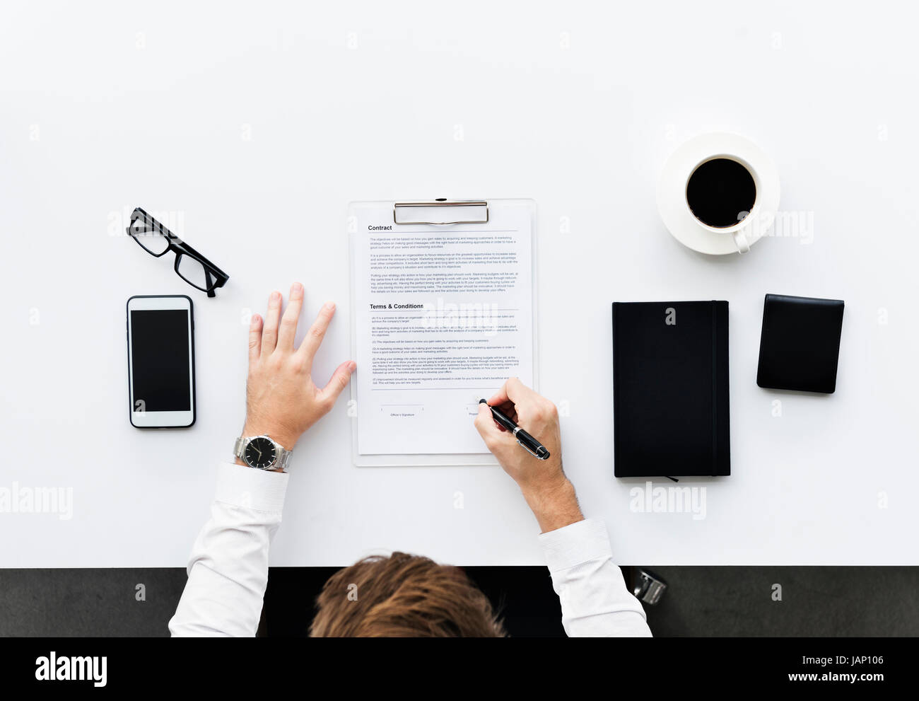 Signing paper hi-res stock photography and images - Alamy