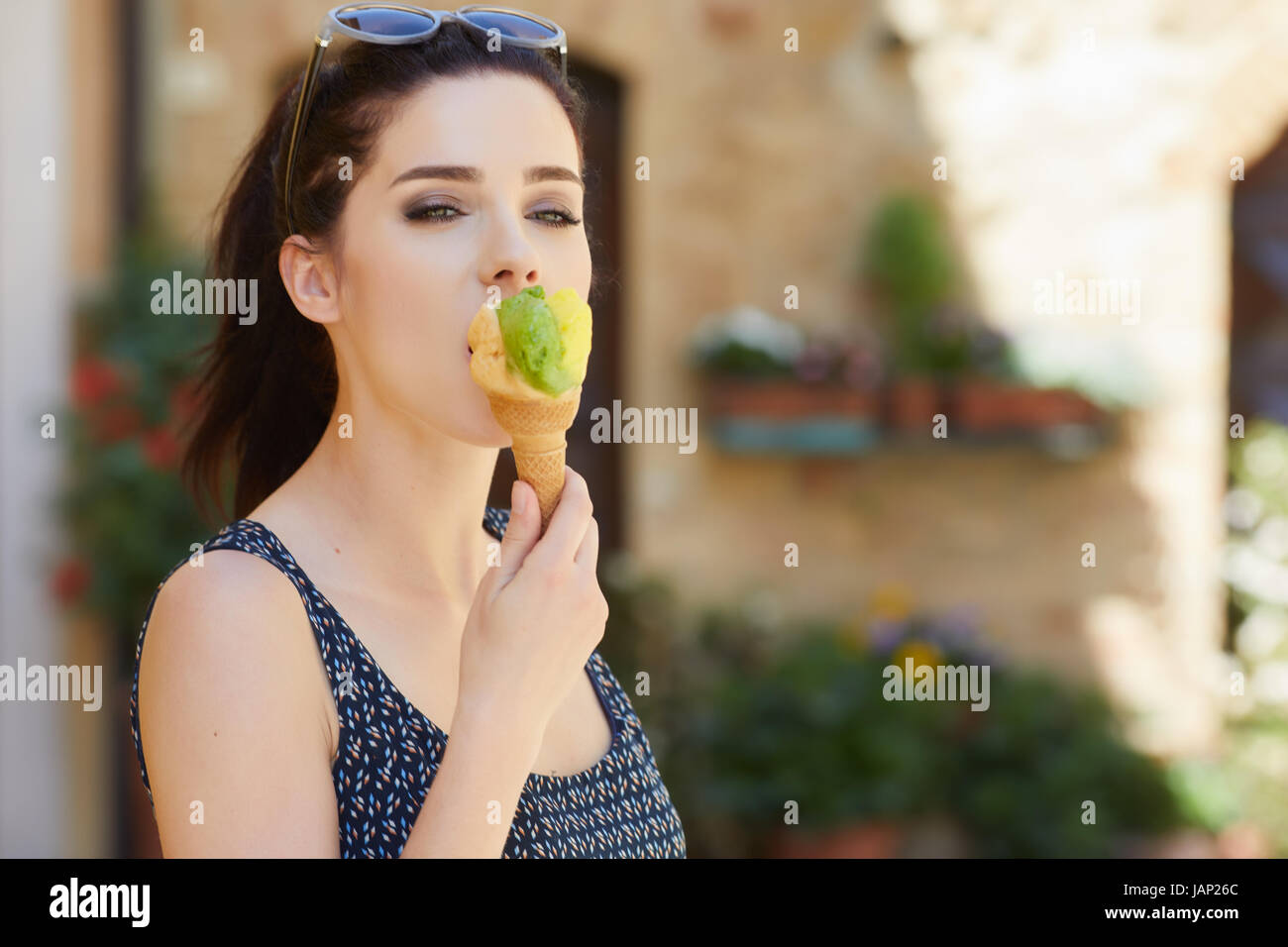 Italian outdoor lifestyle hi-res stock photography and images - Alamy