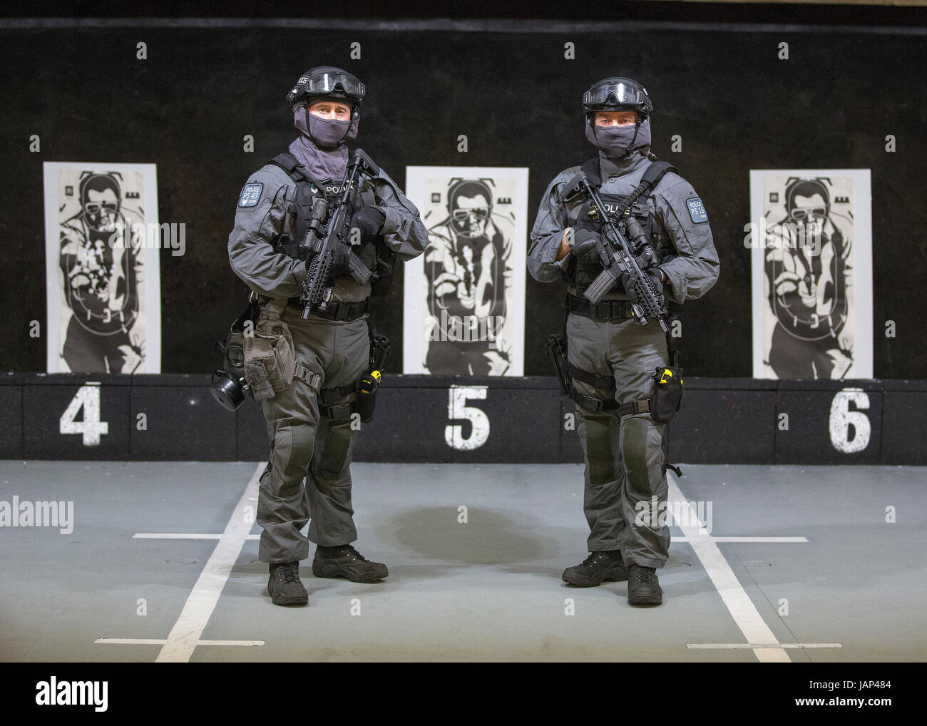 CTSFO Armed Police Officer's Stock Photo, Royalty Free Image: 144315812 ...