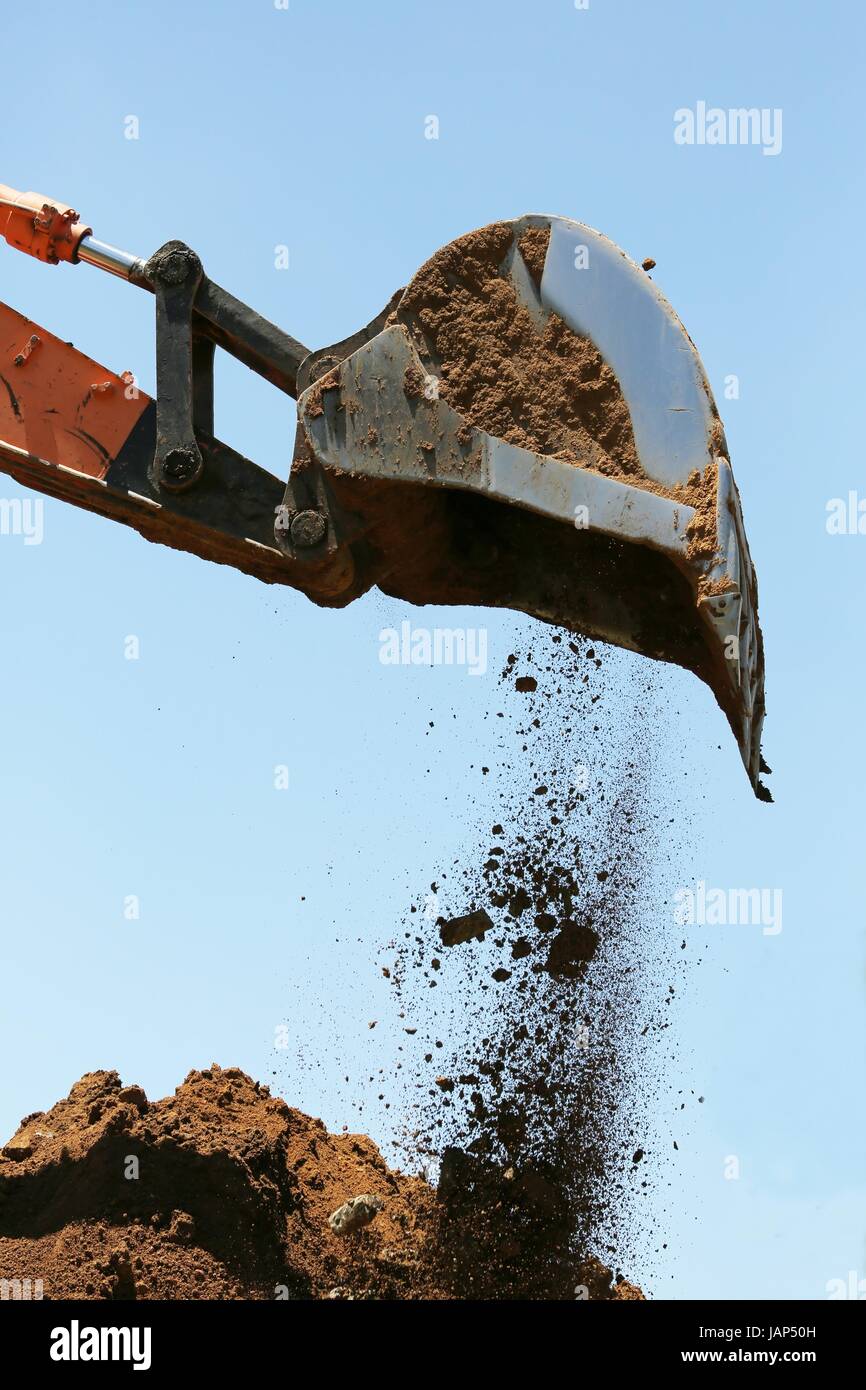 Scooping up the sand hi-res stock photography and images - Alamy
