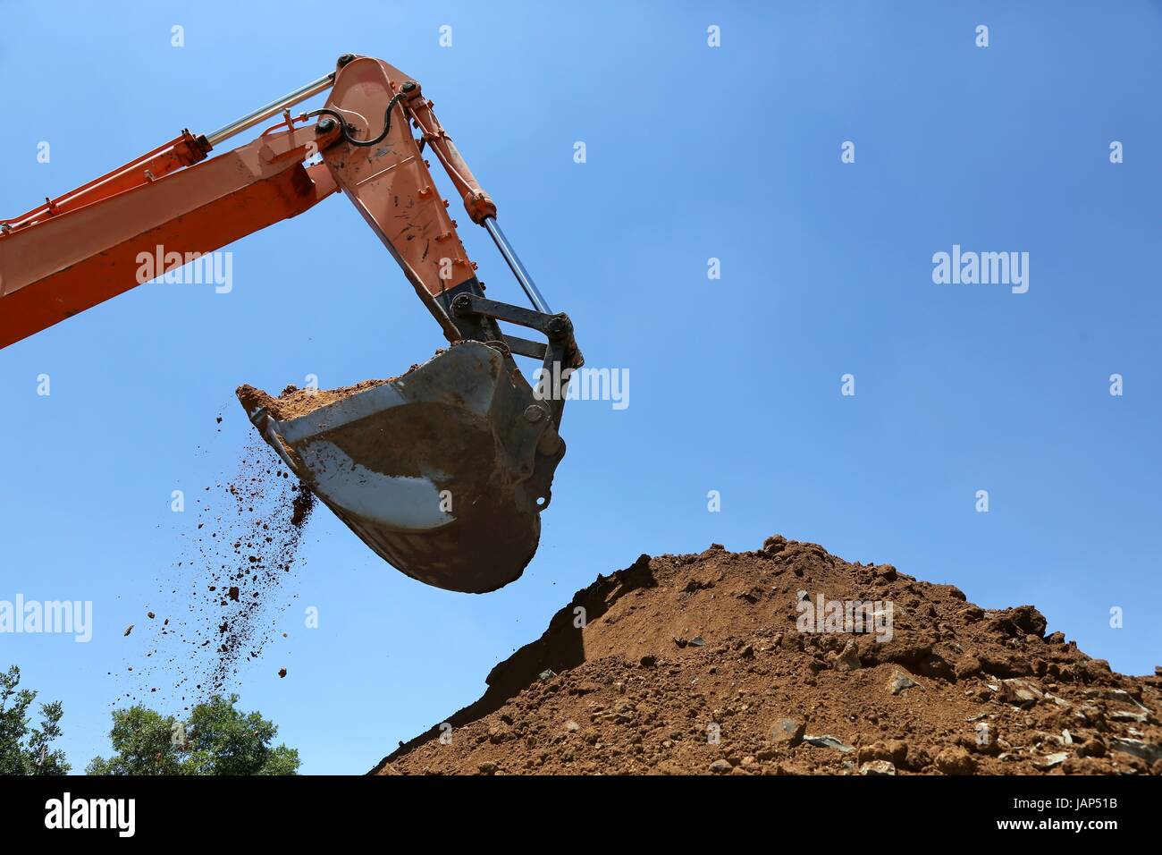 Scooping up the sand hi-res stock photography and images - Alamy