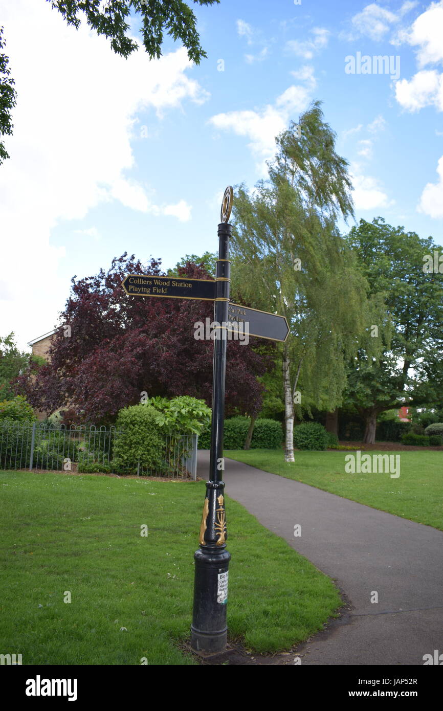 Colliers wood sign hi-res stock photography and images - Alamy