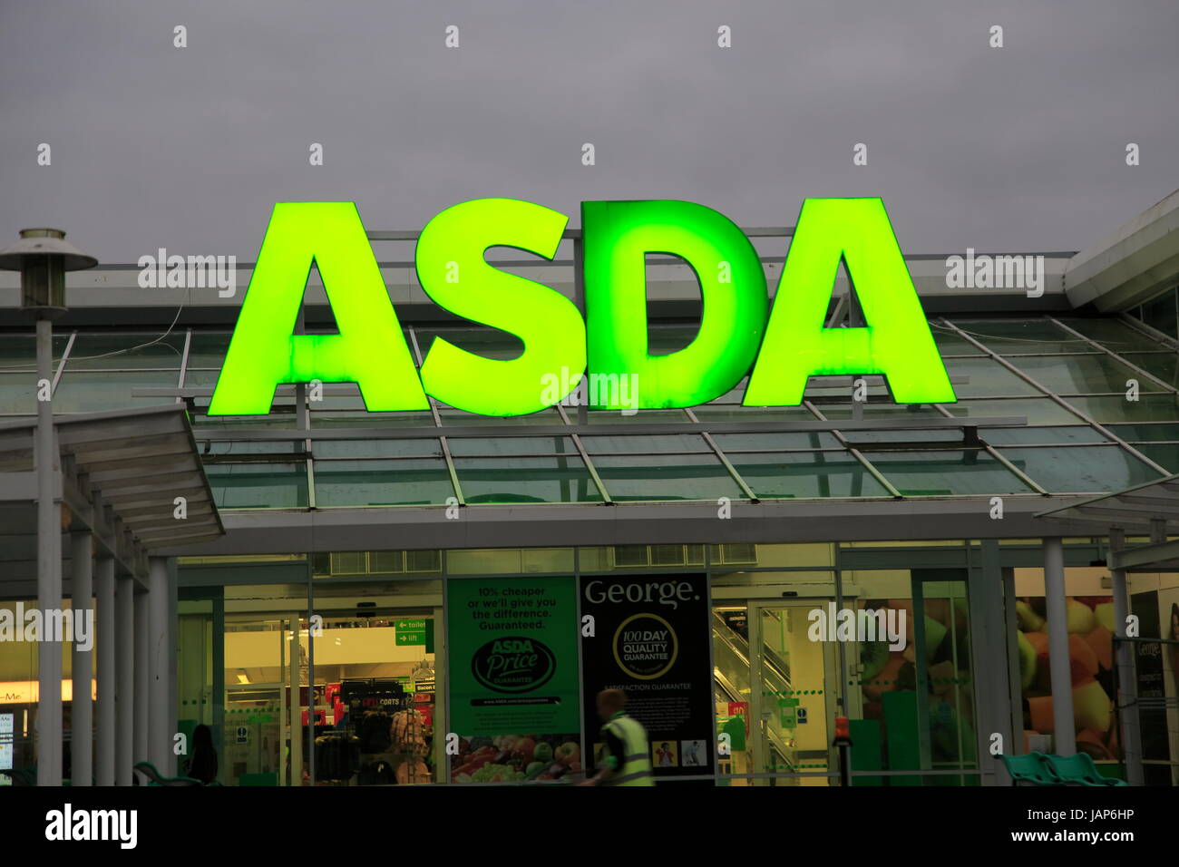 Lit up signage hi-res stock photography and images - Alamy