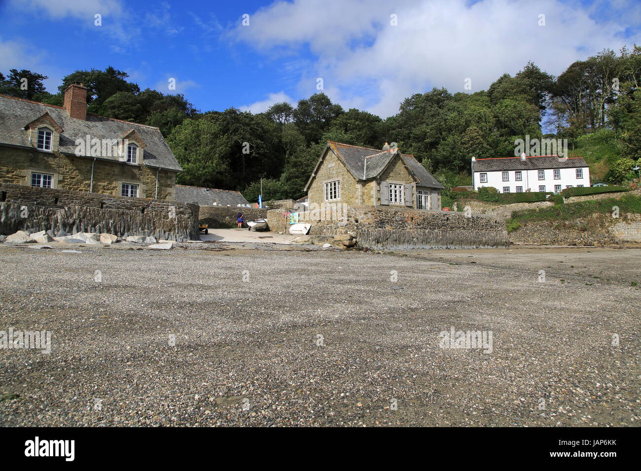 Beach and white cottages at village of durgan hi-res stock photography ...