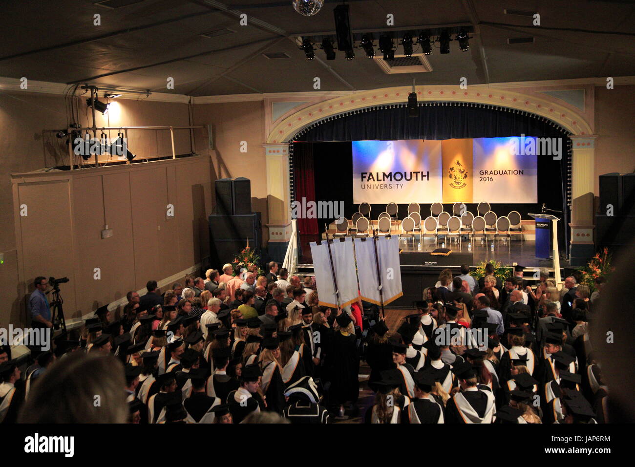 College graduation ceremony stage hi-res stock photography and images ...