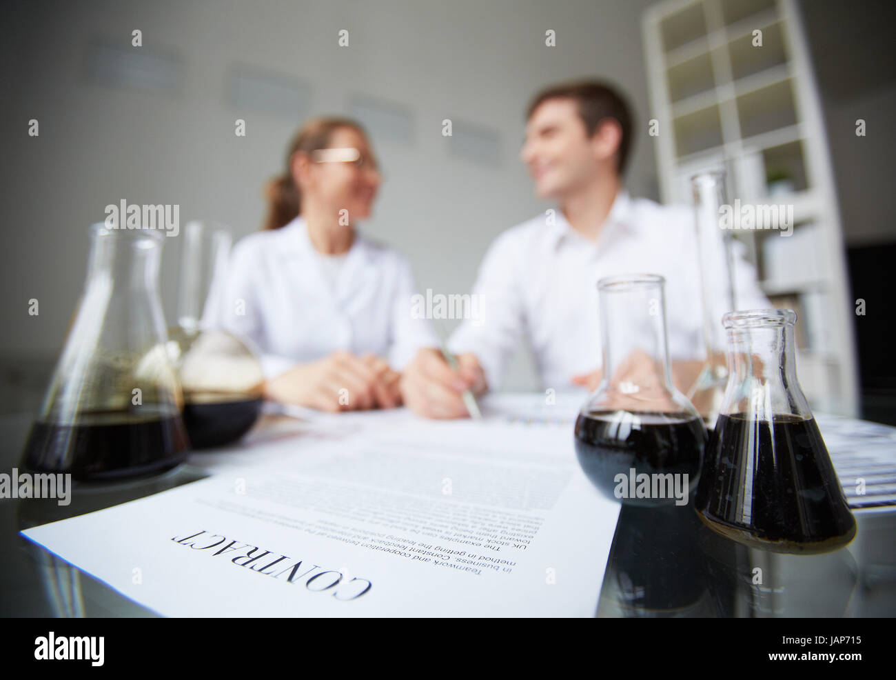 Conical flask test tube oil hi-res stock photography and images - Alamy