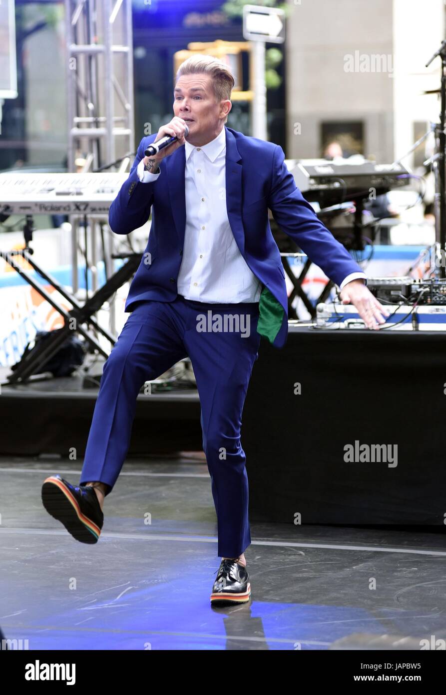 New York, NY, USA. 7th June, 2017. Mark McGrath of Sugar Ray on stage ...