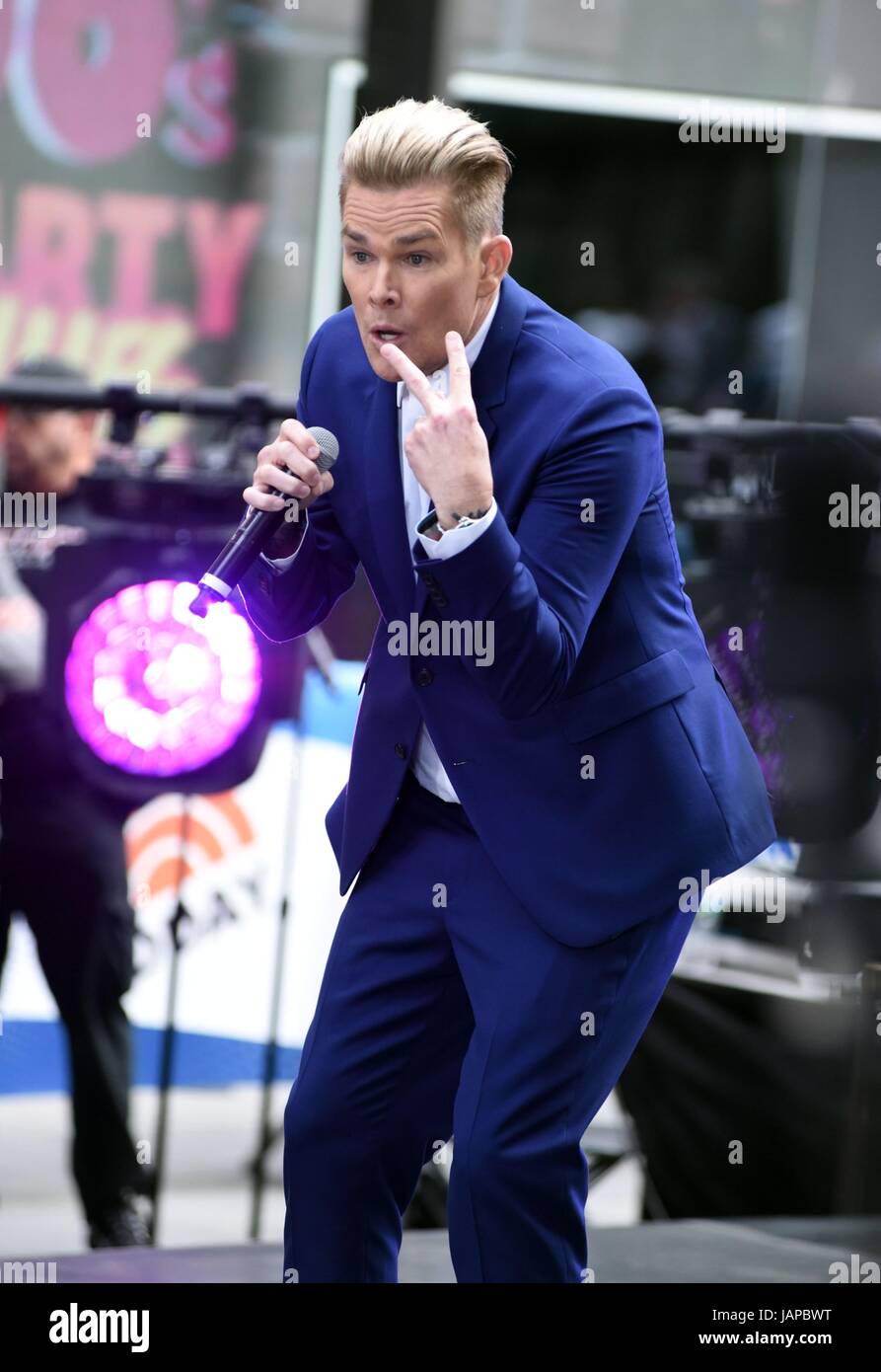 New York, NY, USA. 7th June, 2017. Mark McGrath of Sugar Ray on stage ...