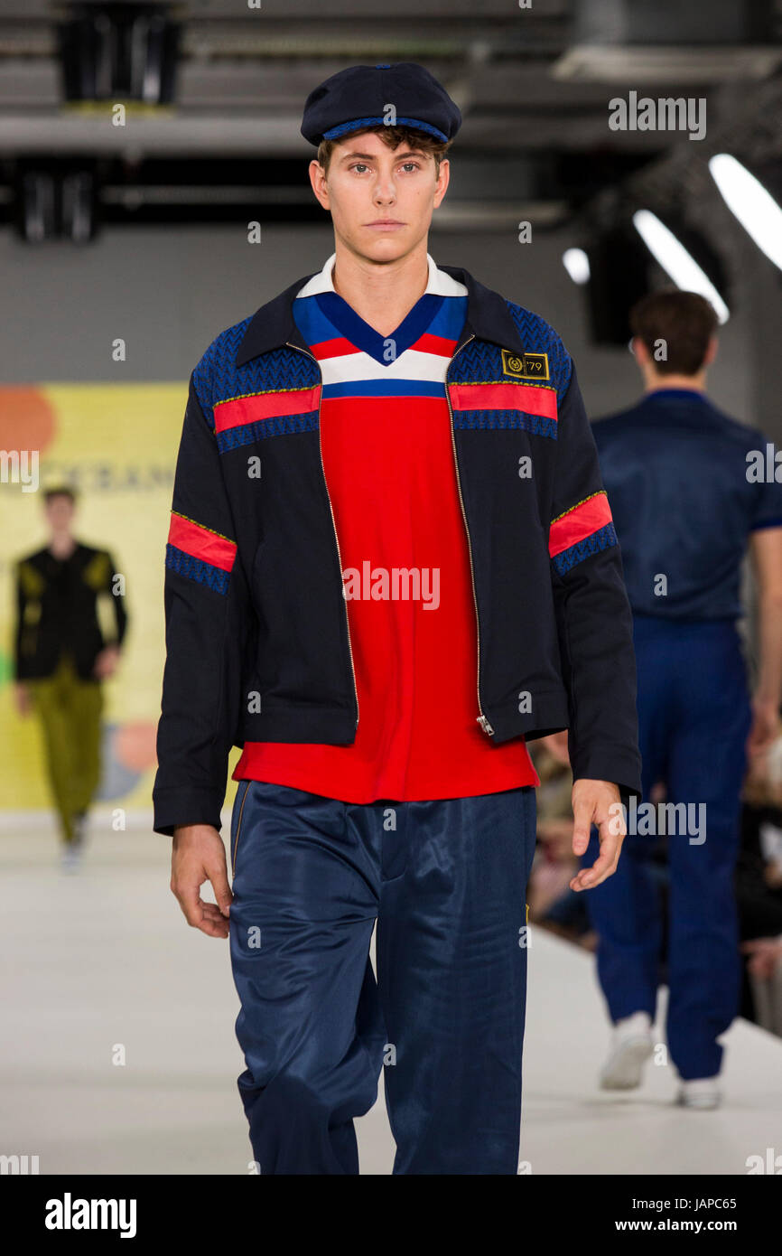 Ryan wearing hi-res stock photography and images - Alamy