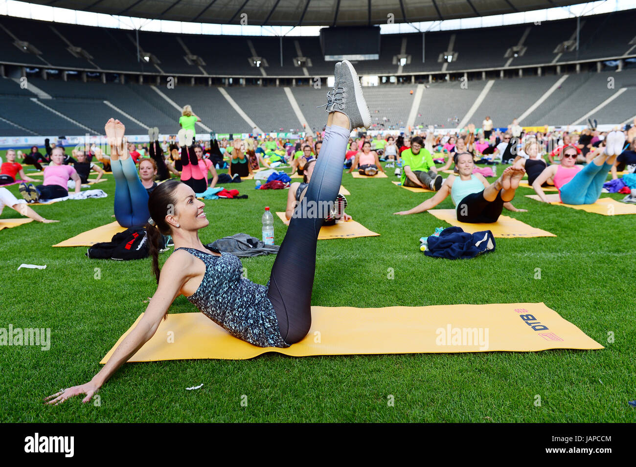 Berlin, Germany. 7th June, 2017. Yoga coach Kate Hall leads hundreds of ...